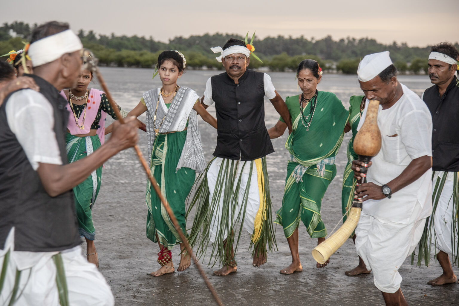 Tarpa Dance Of Palghar In Maharashtra By Amlan Biswas 1